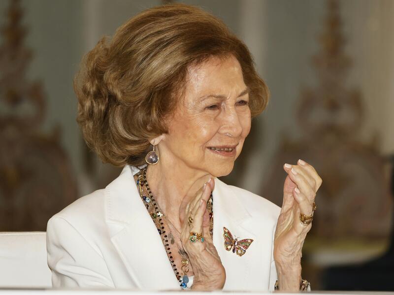 La reina Sofía destaca la labor de Carlos Sainz