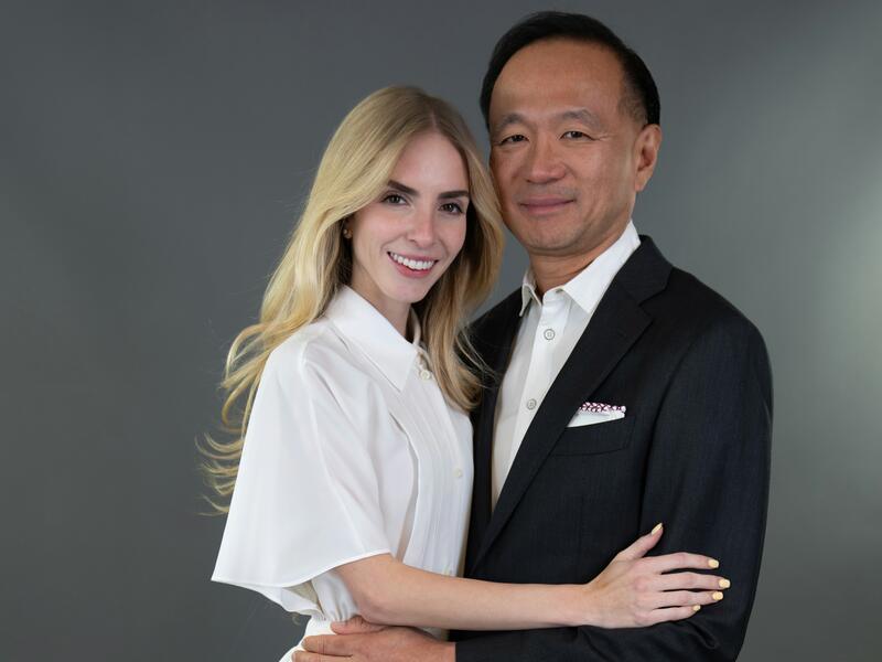 Enamorándose a través de Seeking: la Historia de Brandon Wade y Dana Rosewall